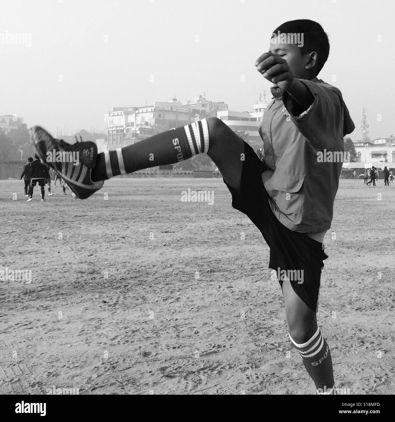 Black and white footballer hi-res stock photography and images - Alamy