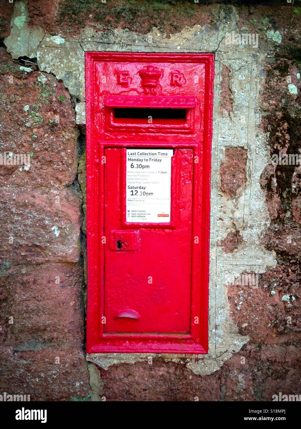 Royal mail wall box hi-res stock photography and images - Alamy
