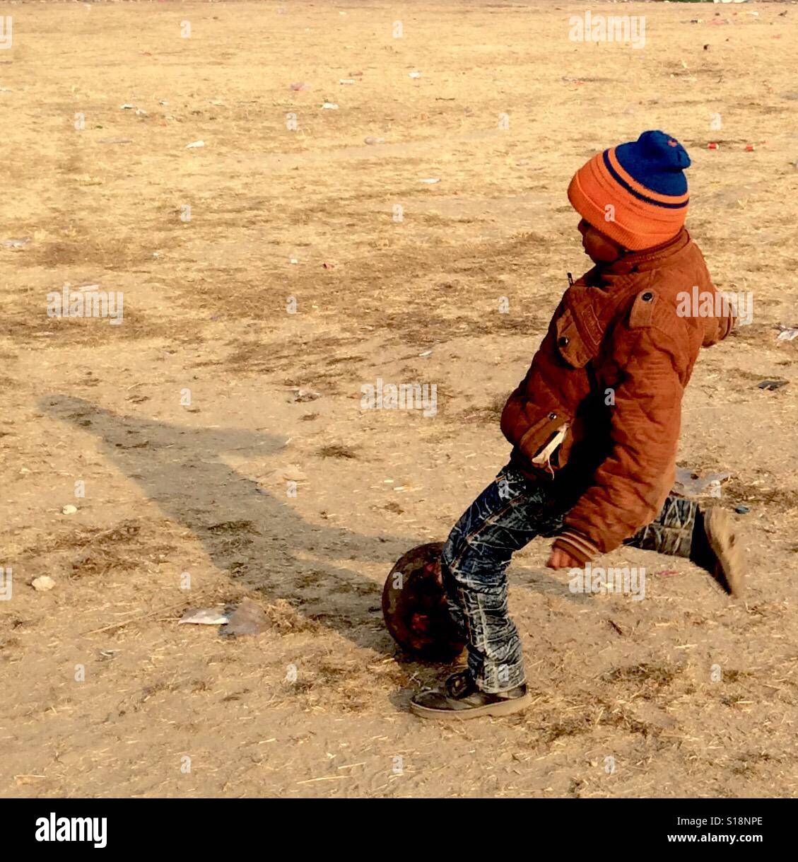 Boy playing soccer football futbol hi-res stock photography and images ...