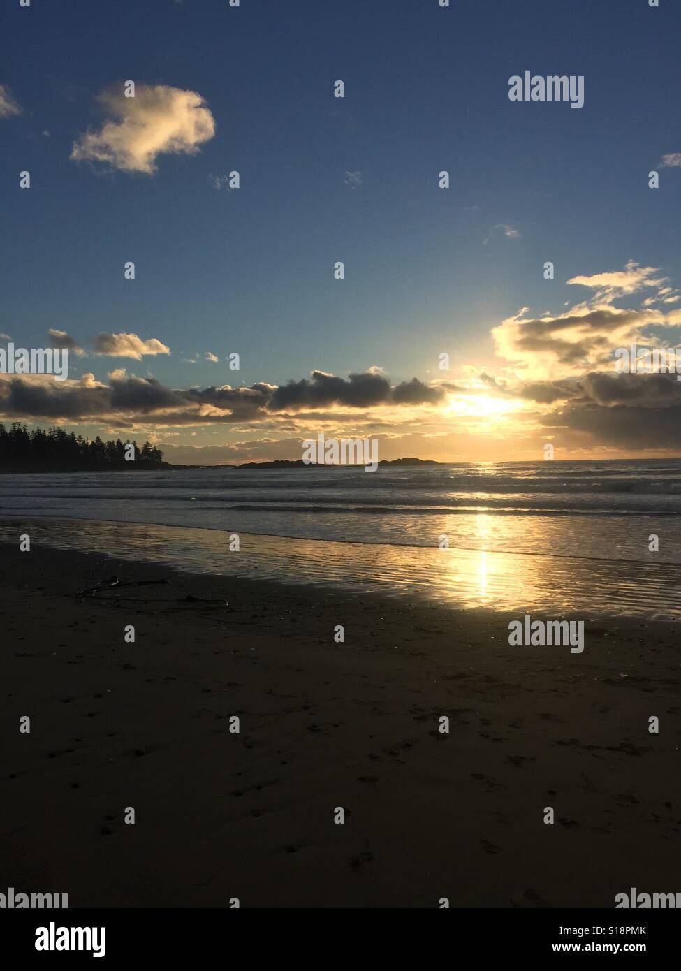 Tofino Surf High Resolution Stock Photography and Images - Alamy