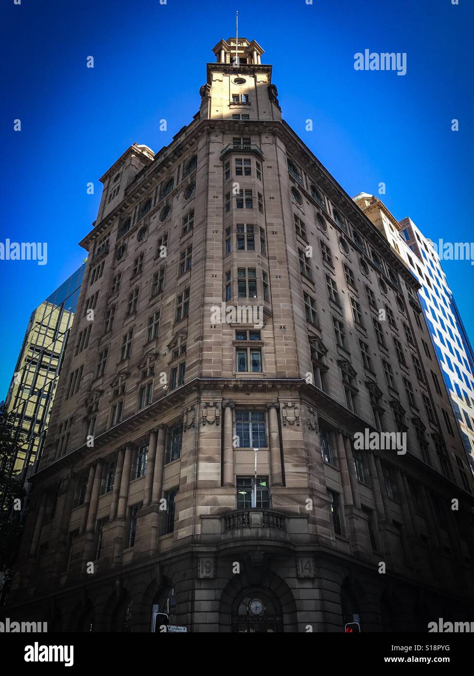 Colonial building skyscraper hi-res stock photography and images - Alamy
