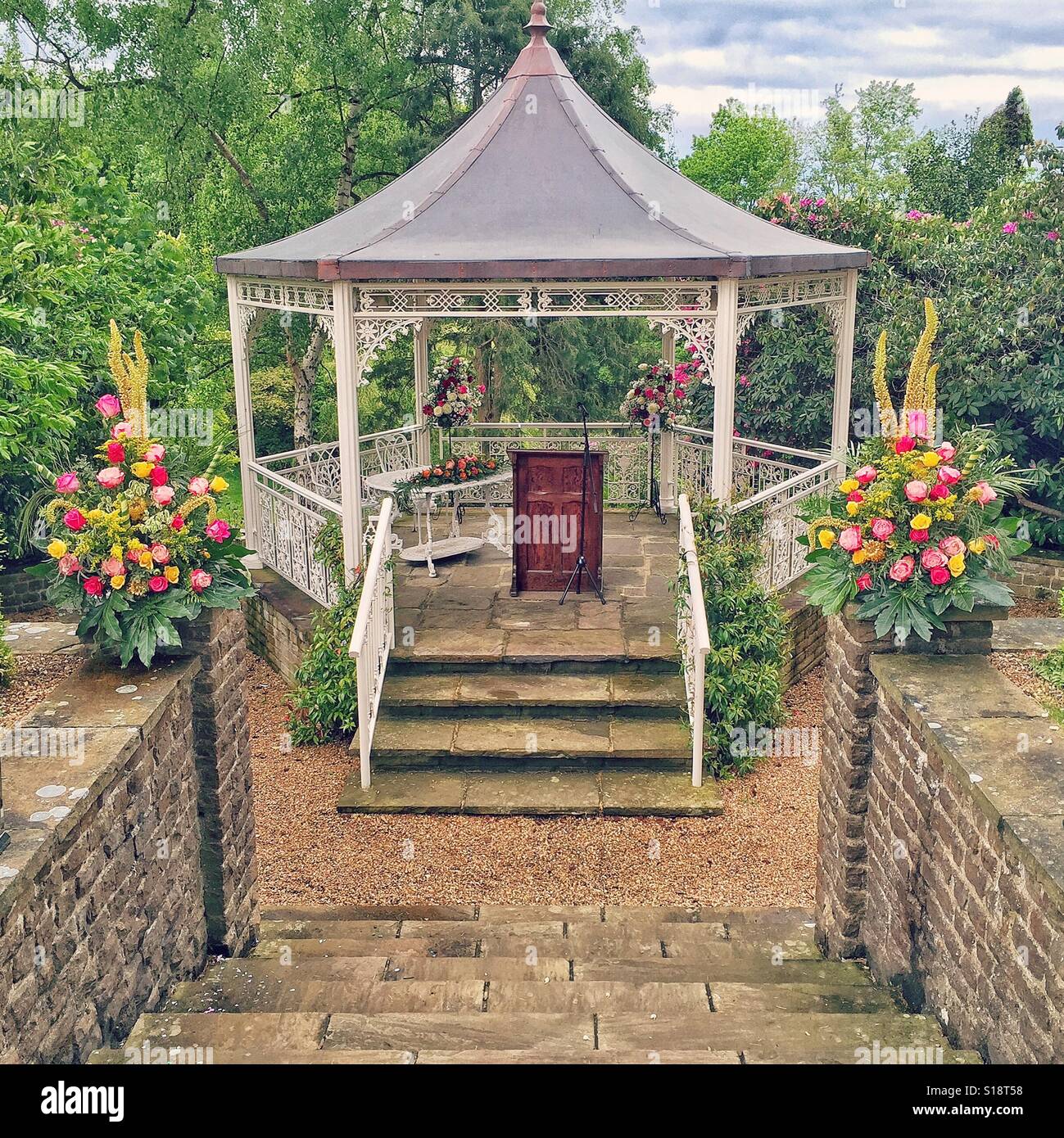 Marquee wedding hi-res stock photography and images - Alamy