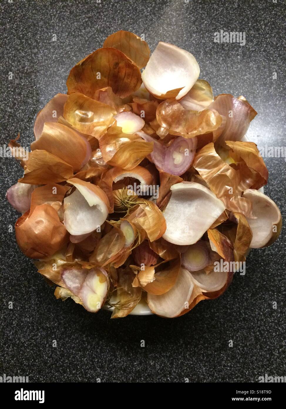 Shallot skins hi-res stock photography and images - Alamy