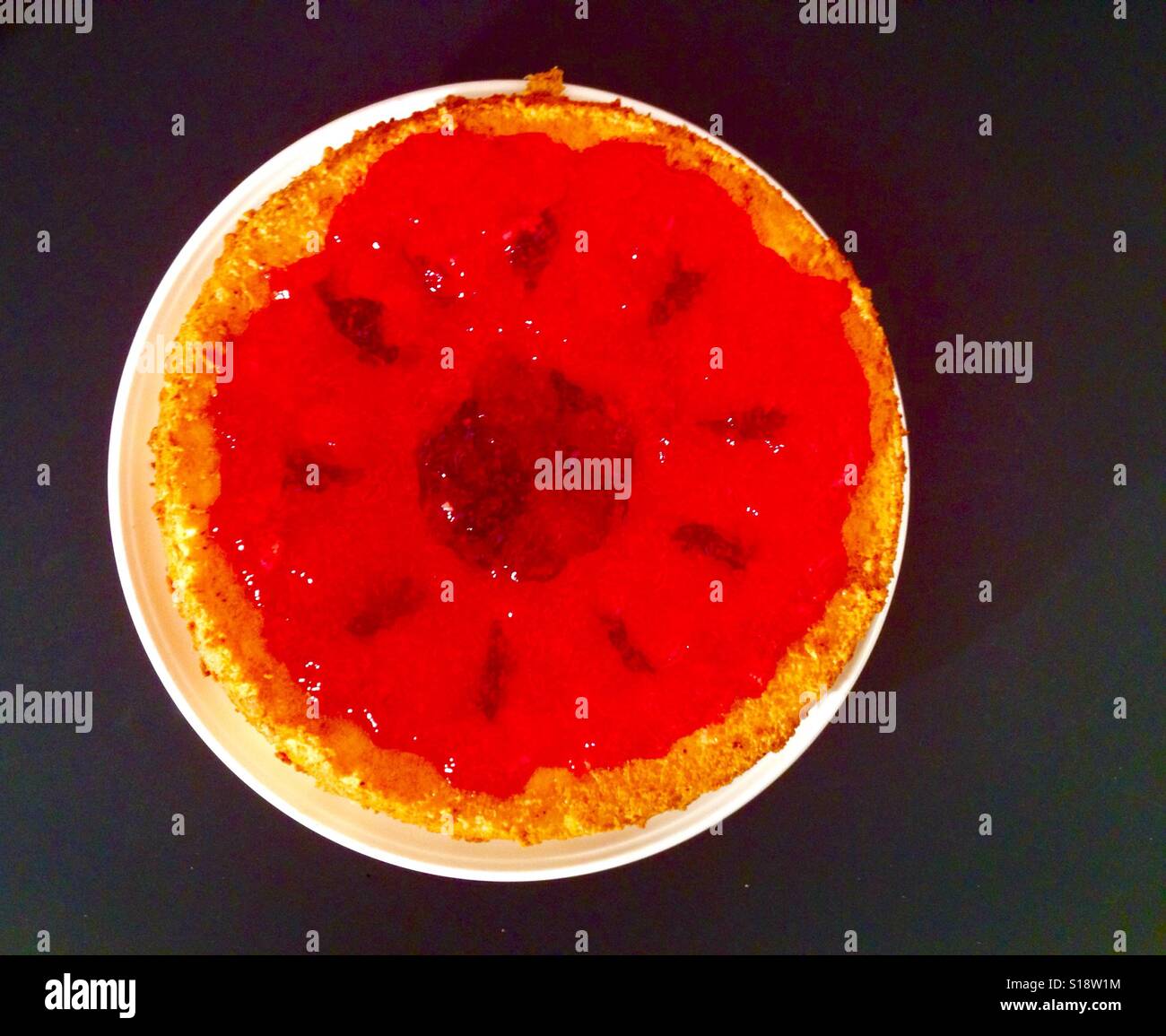 Raspberry Angel cake Stock Photo - Alamy