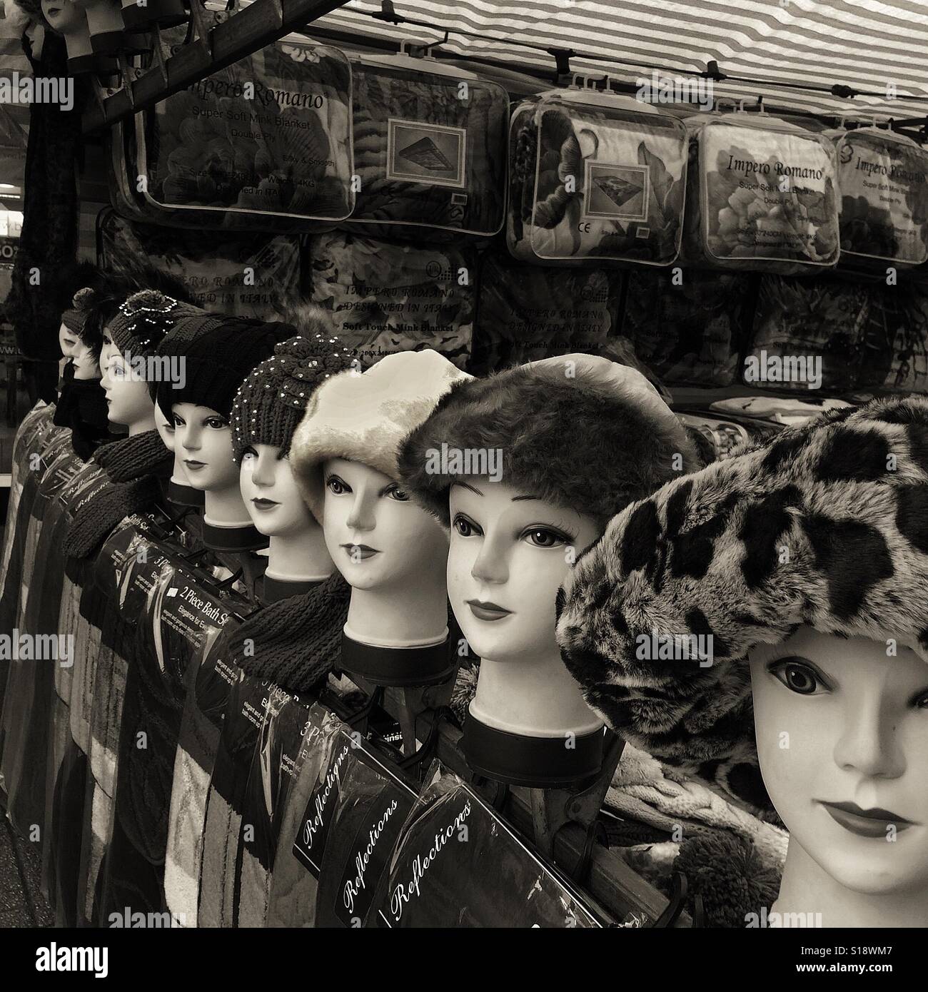 Row of dummies heads Stock Photo - Alamy