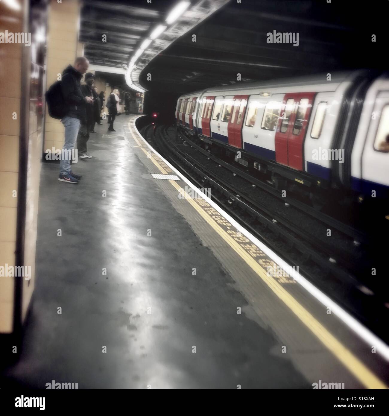 Tube platform hi-res stock photography and images - Alamy