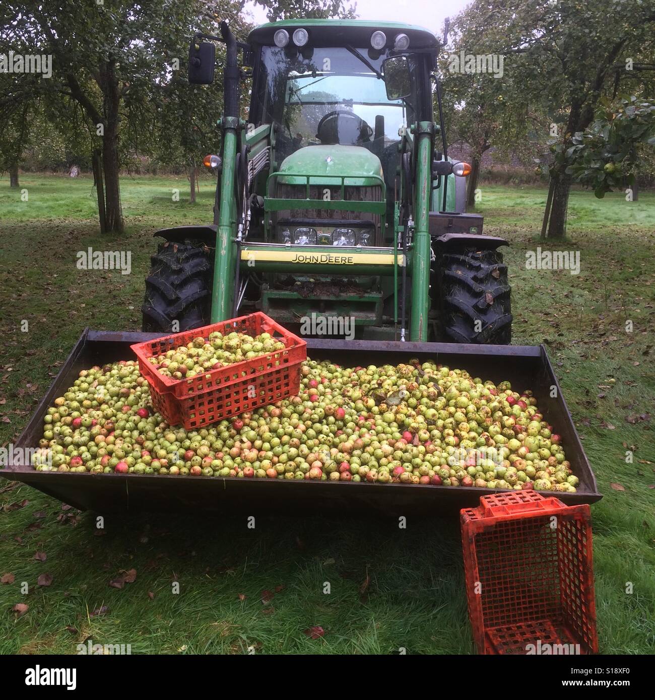 Apple tractor hi-res stock photography and images - Alamy