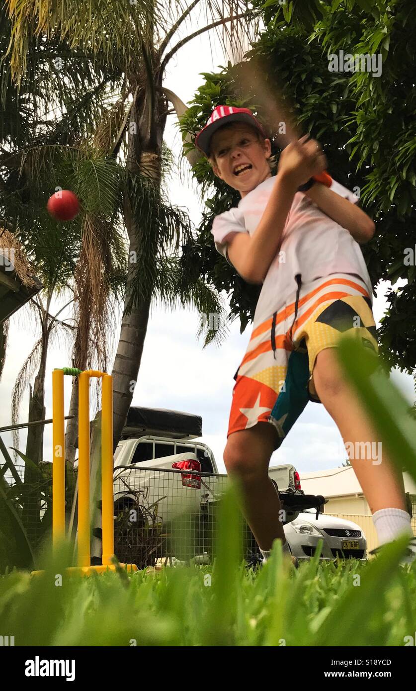 Backyard cricket hi-res stock photography and images - Alamy