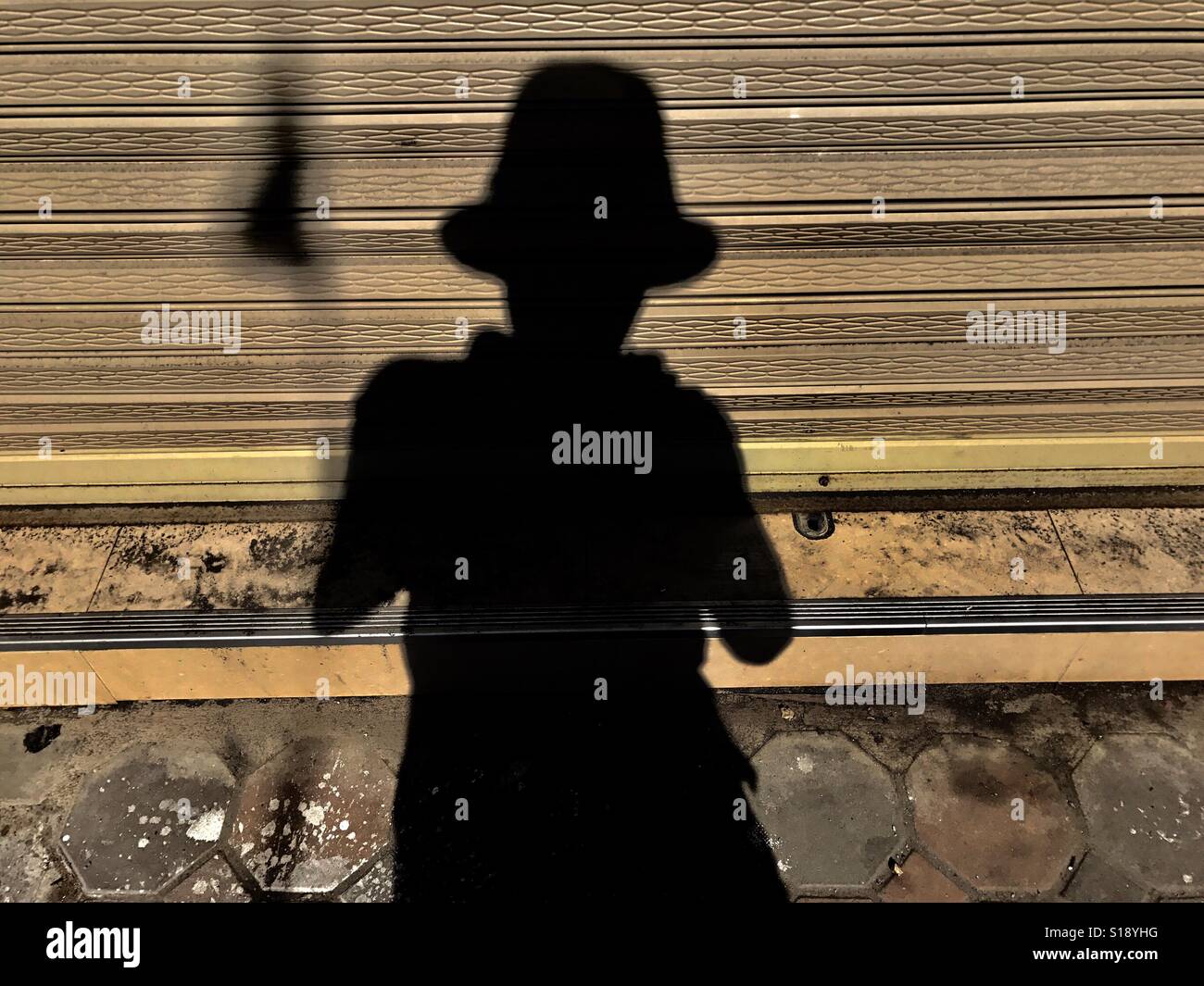 Silhouette of a man in a hat Stock Photo - Alamy