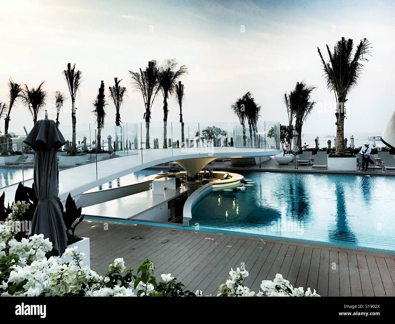 Pool dubai hi-res stock photography and images - Alamy