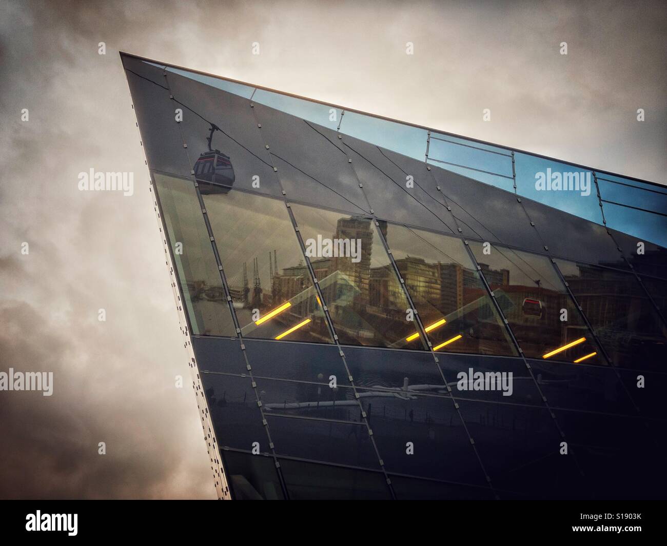 Reflection of Emirates Air Line in The Crystal mirrored building ...