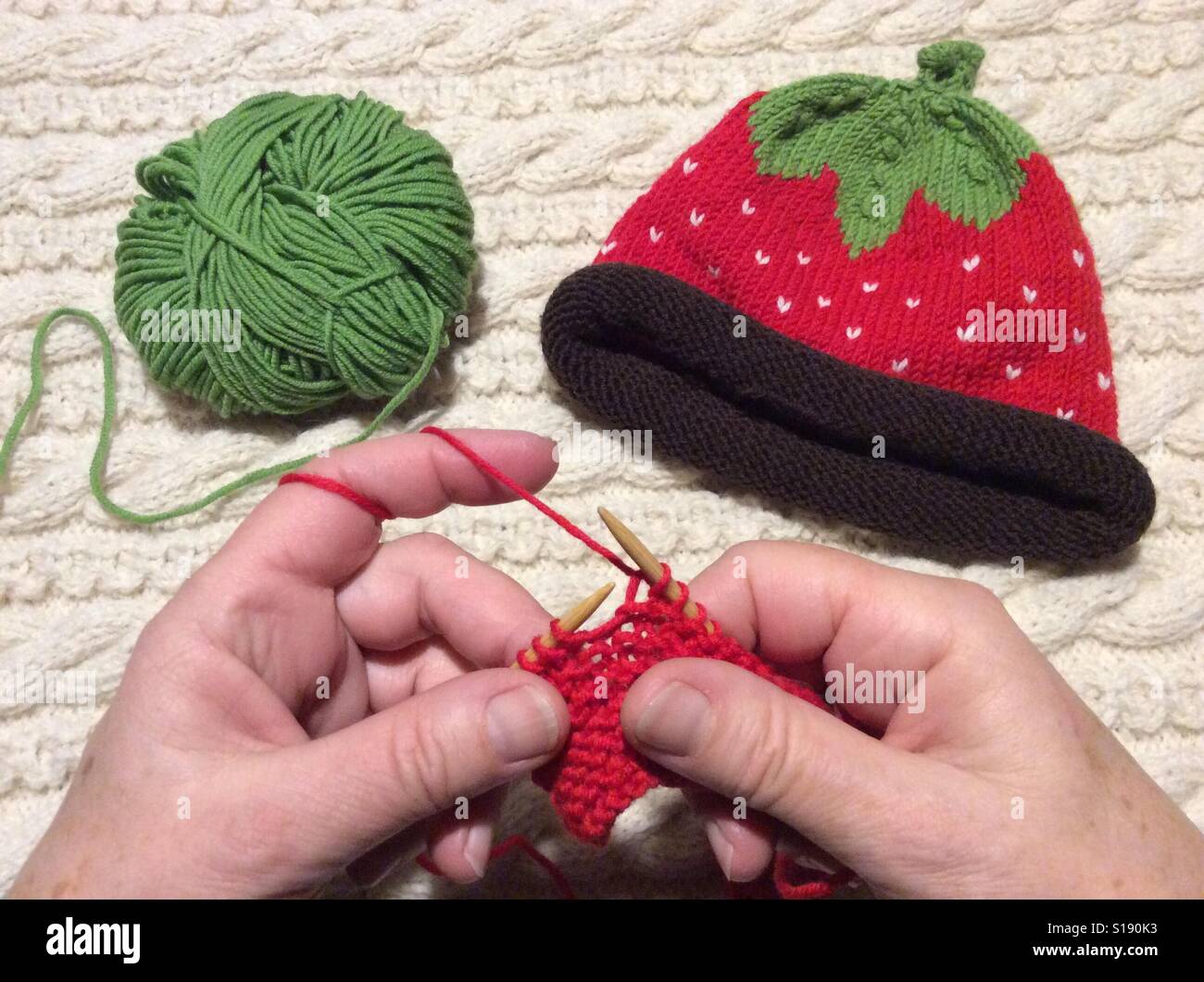 Knitting diy hi-res stock photography and images - Alamy