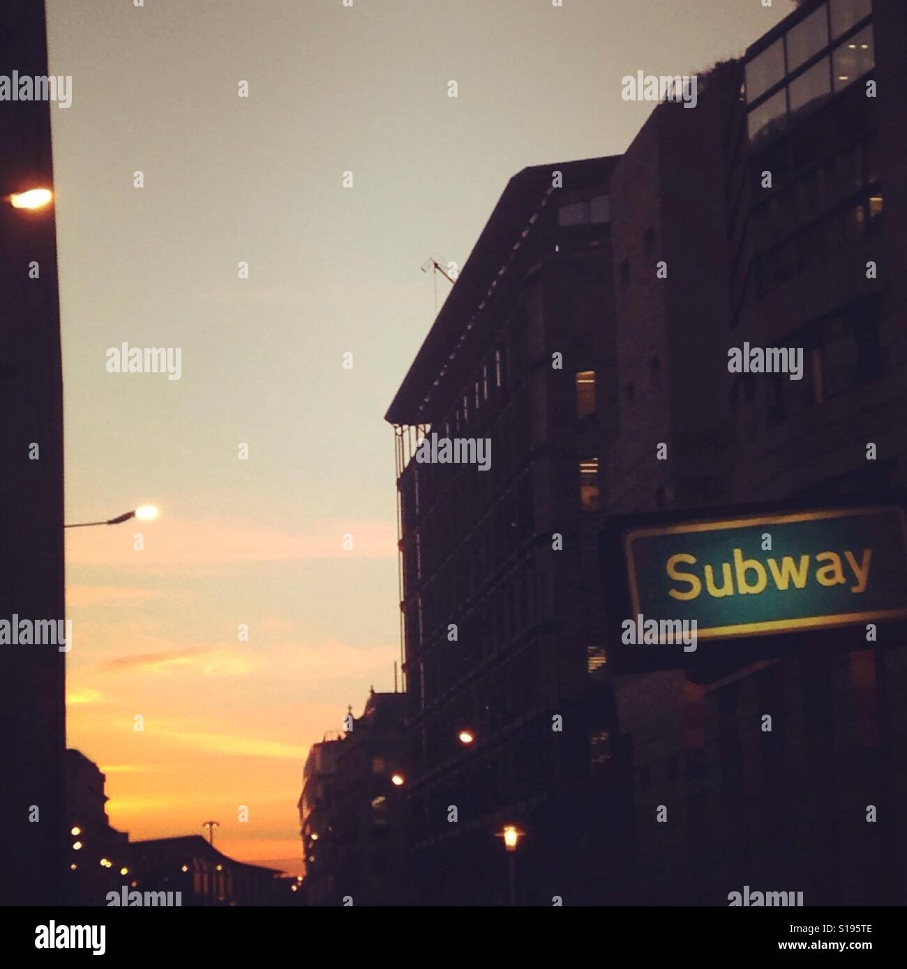 London streets signs hi-res stock photography and images - Alamy