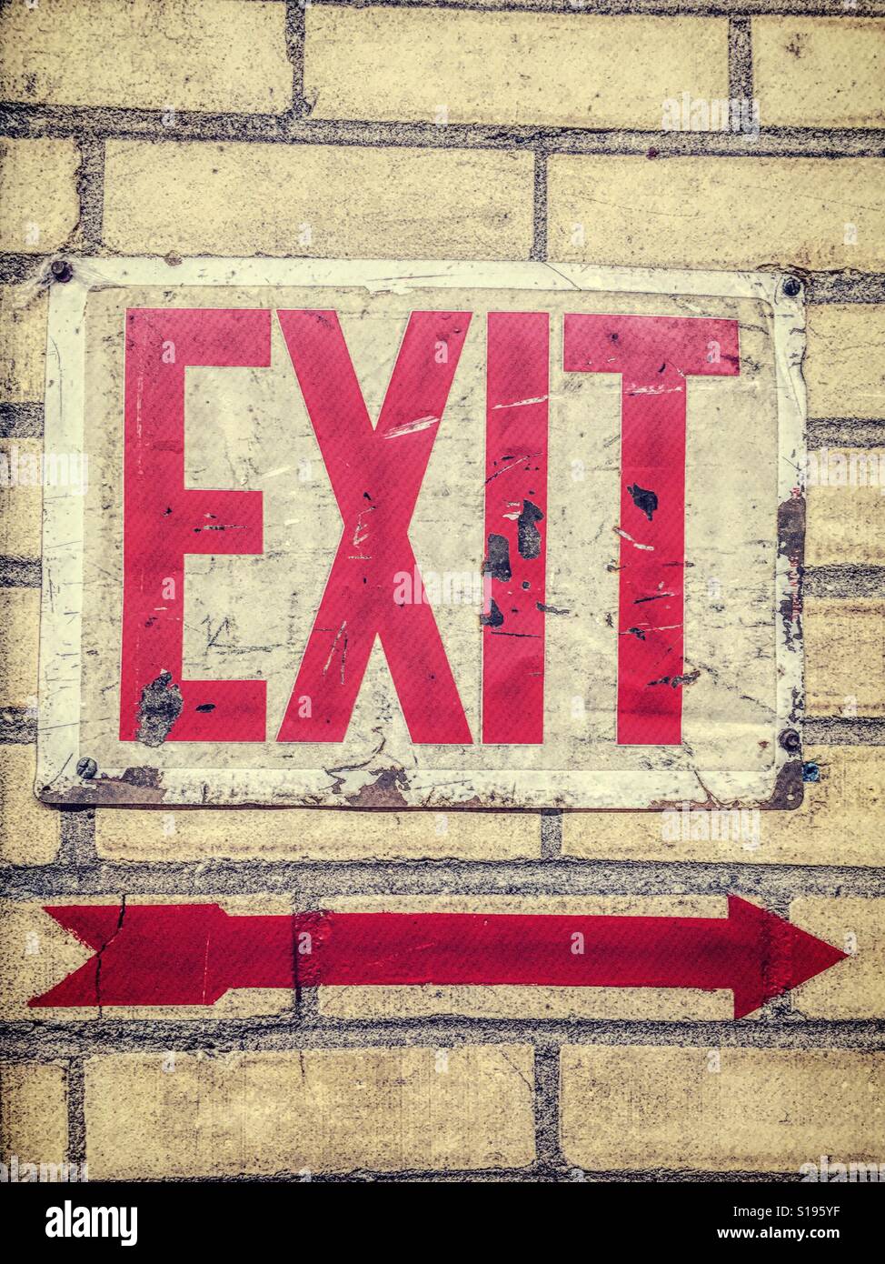 Exit sign arrow hi-res stock photography and images - Alamy