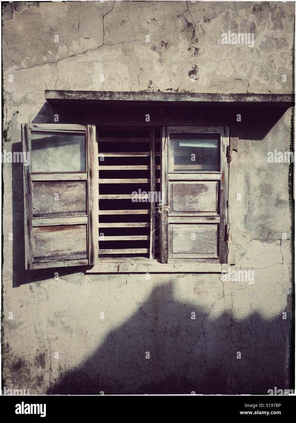 Open and close hi-res stock photography and images - Alamy