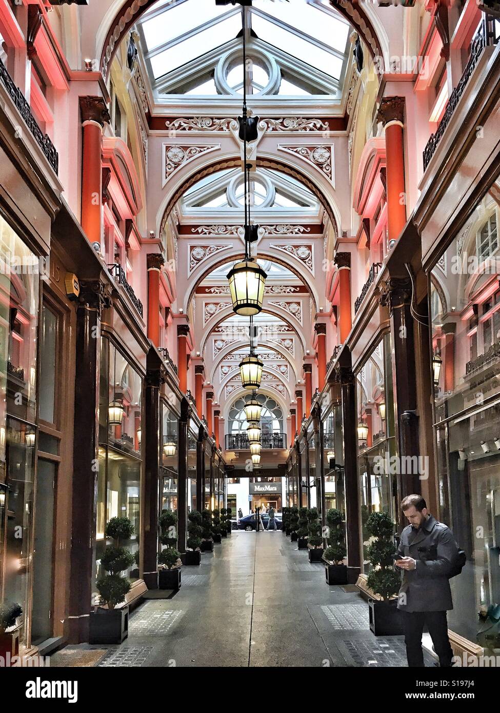 London symmetry hi-res stock photography and images - Alamy