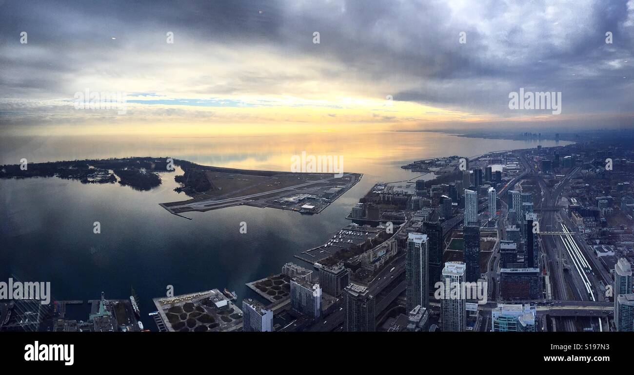 Cn tower toronto view from top hi-res stock photography and images - Alamy