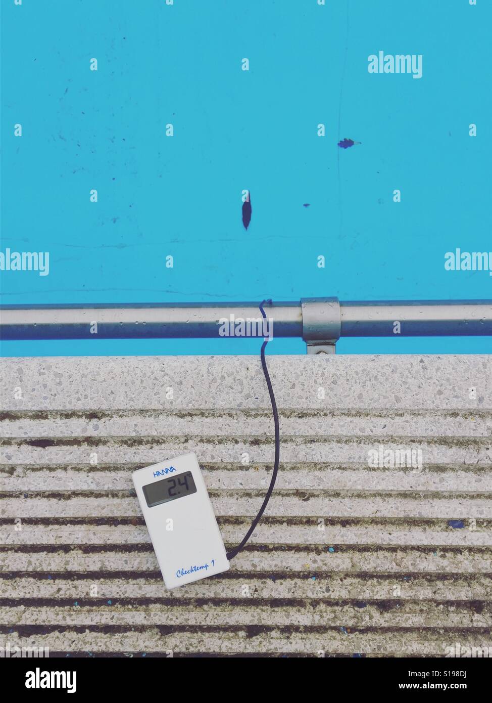 Cold water swimming lido hi-res stock photography and images - Alamy