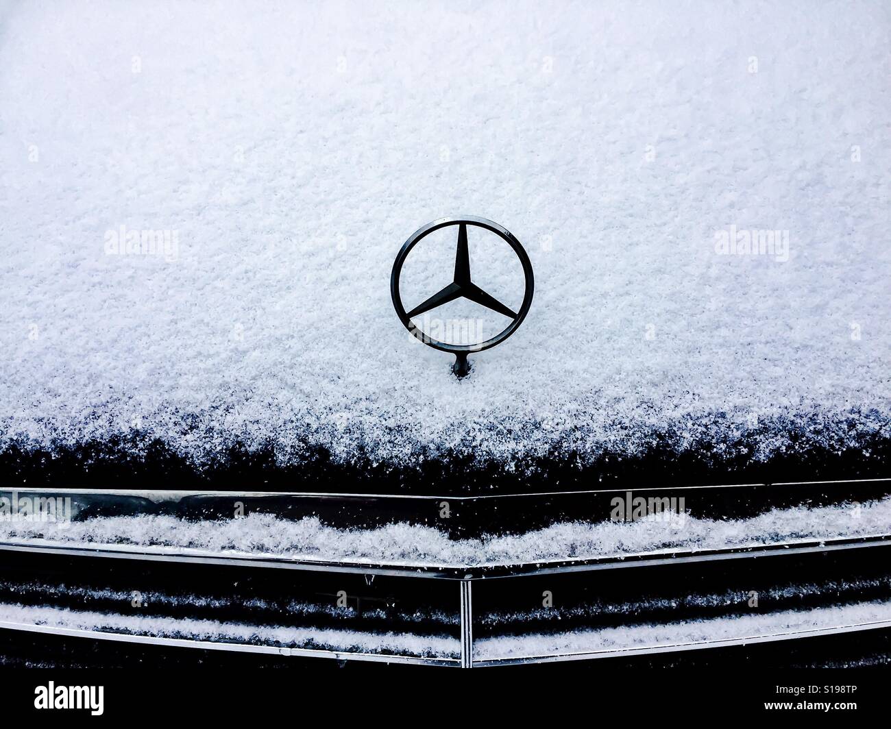Mercedes in snow Stock Photo - Alamy