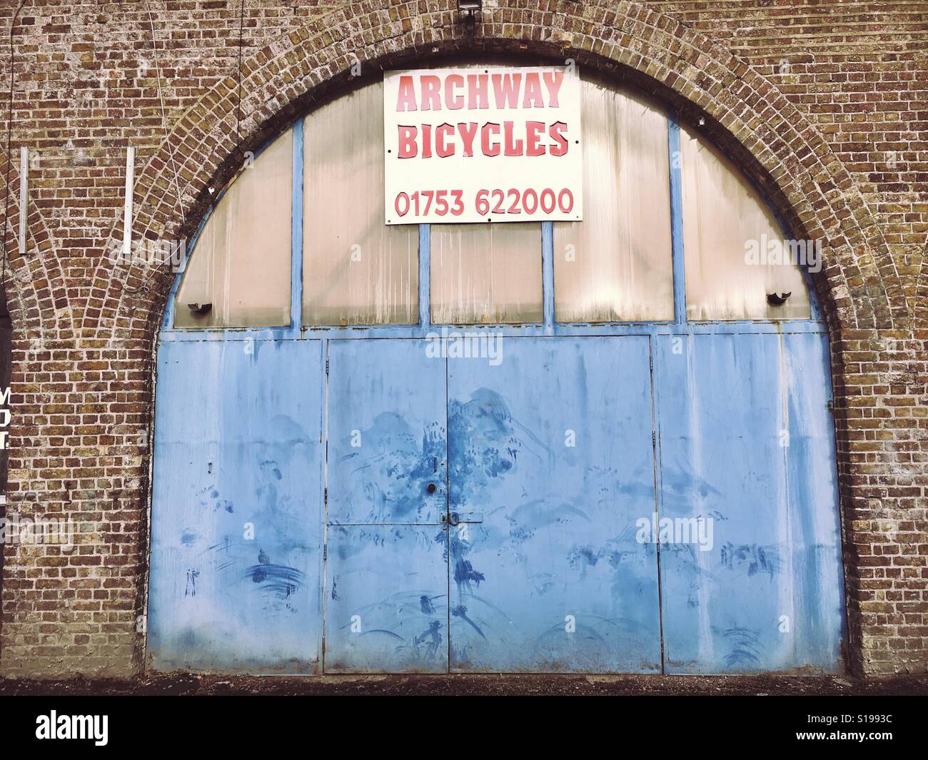 Arches and bicycle hi-res stock photography and images - Alamy