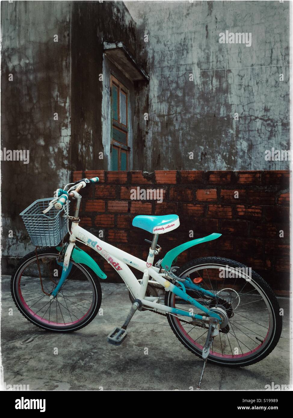Minimalist bike hi-res stock photography and images - Alamy