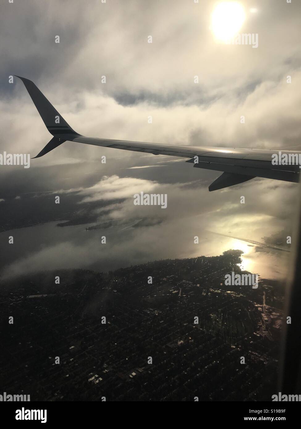 Airplane over water hi-res stock photography and images - Alamy