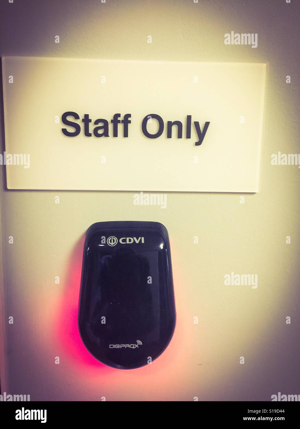 Staff only sign hi-res stock photography and images - Alamy