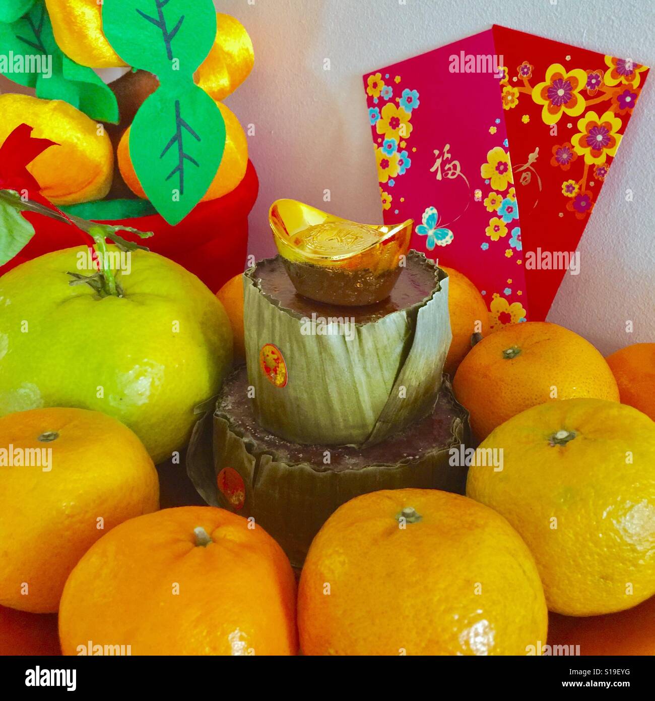 Red packets hi-res stock photography and images - Alamy