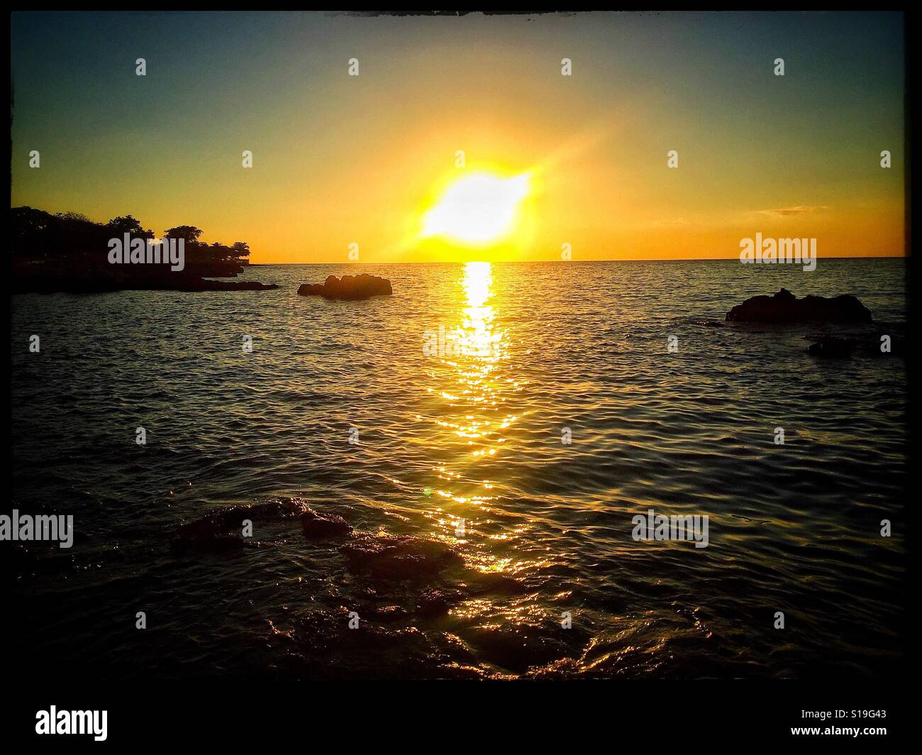 Sun and the sea hi-res stock photography and images - Alamy