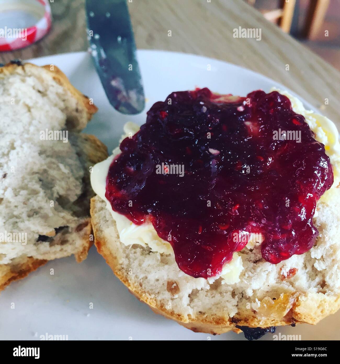 Cream scone with jam Stock Photo - Alamy