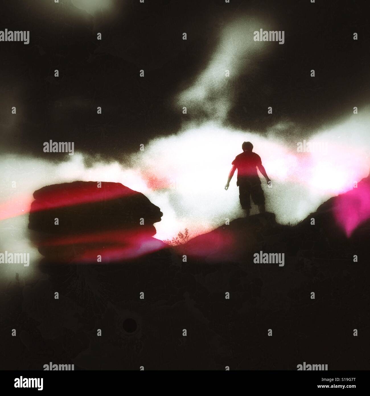 Figure walking away silhouette hi-res stock photography and images - Alamy