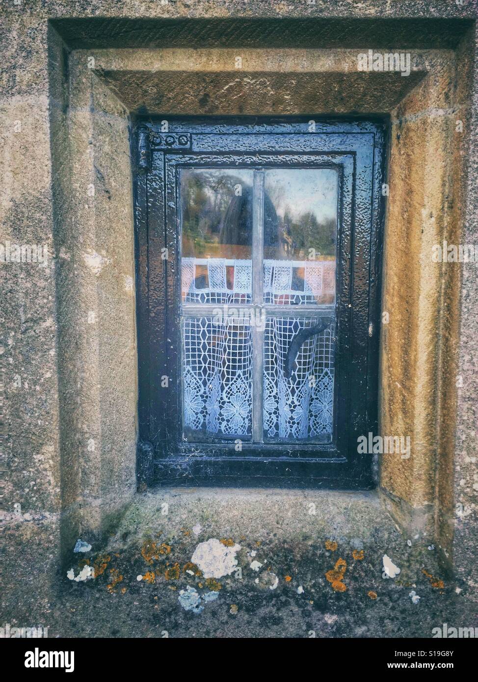 Widow windows hi-res stock photography and images - Alamy