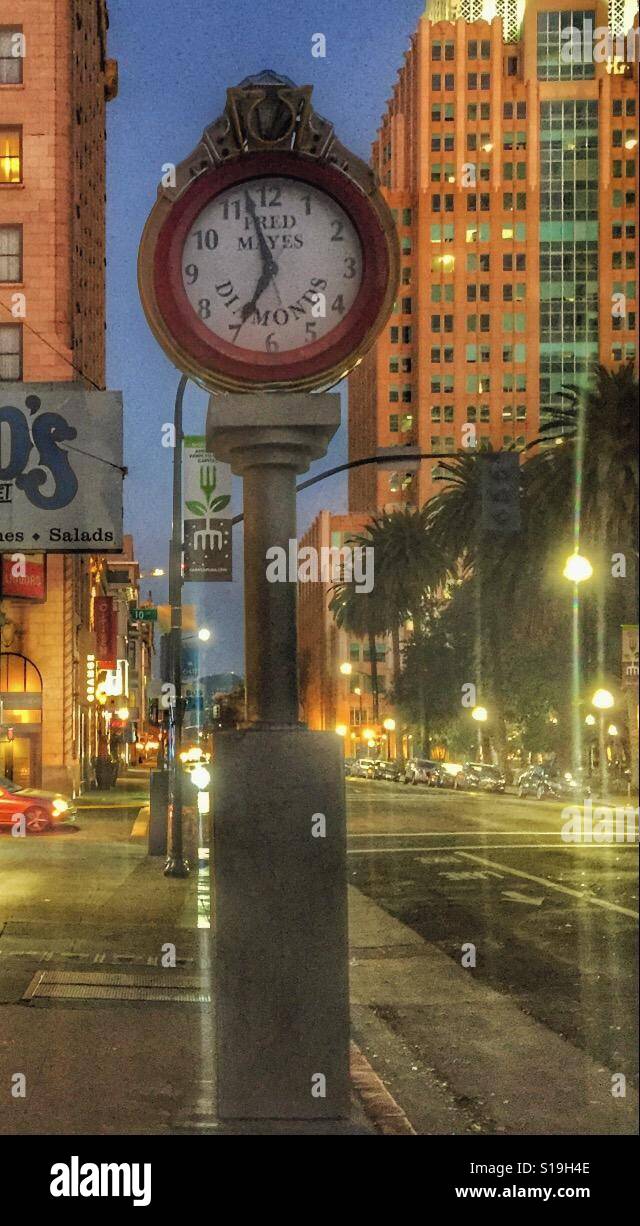 Clock 7 00 pm hi-res stock photography and images - Alamy