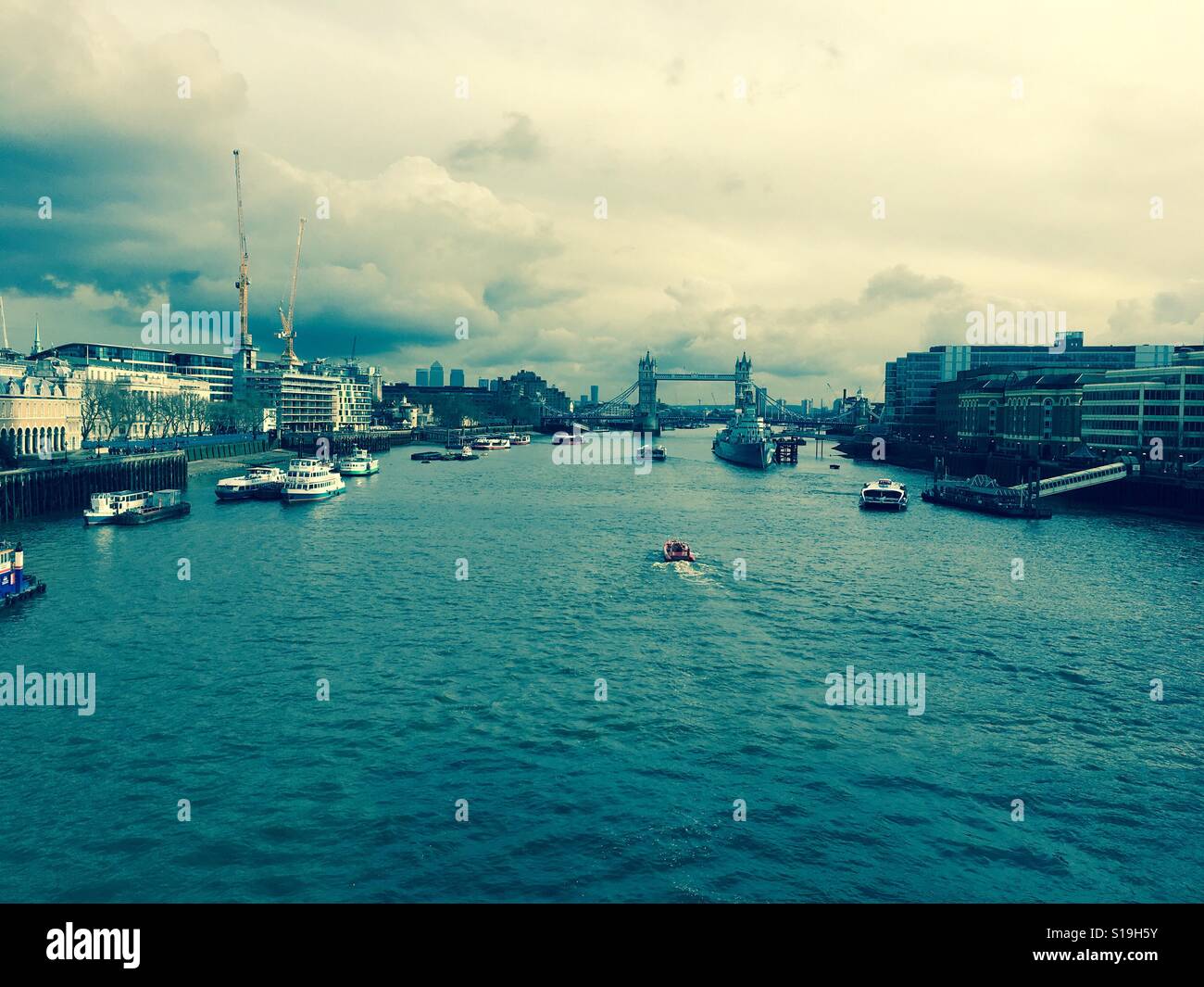 Blue speedboat hi-res stock photography and images - Alamy