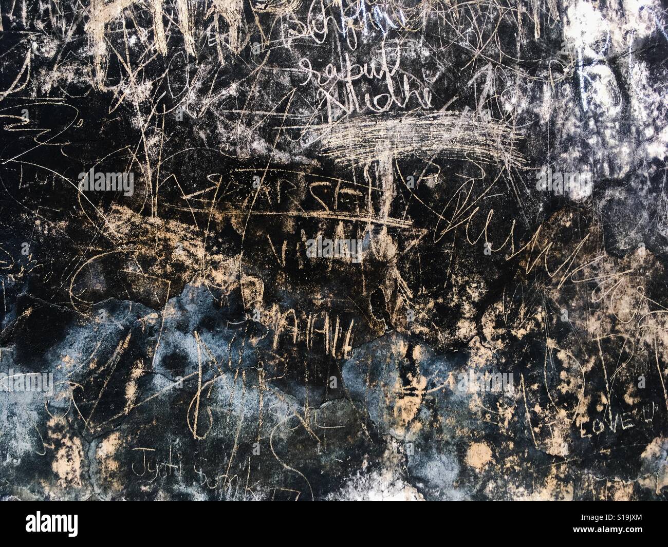 Scratches and writing on wall Stock Photo - Alamy