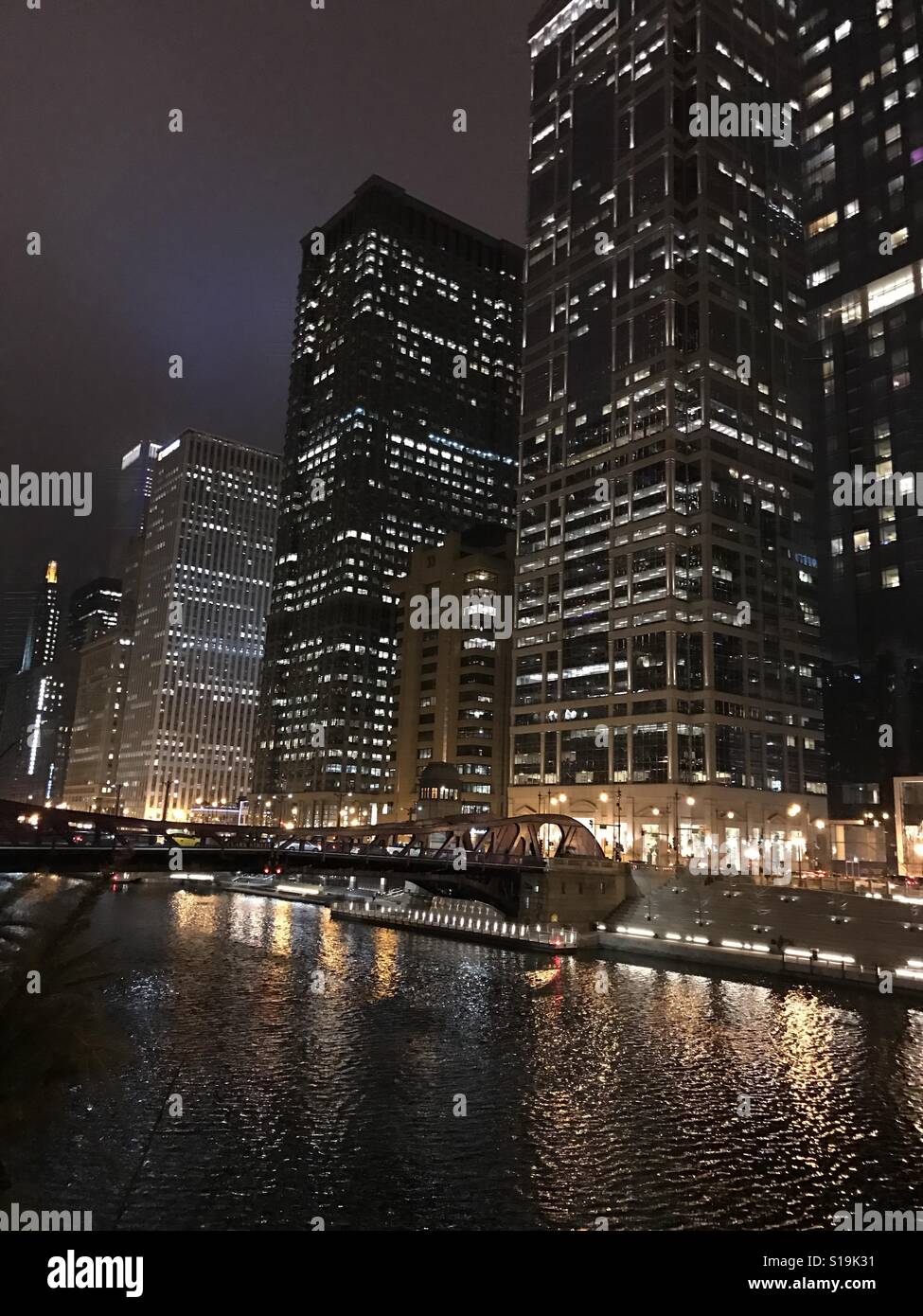 Chicago riverwalk at night hi-res stock photography and images - Alamy