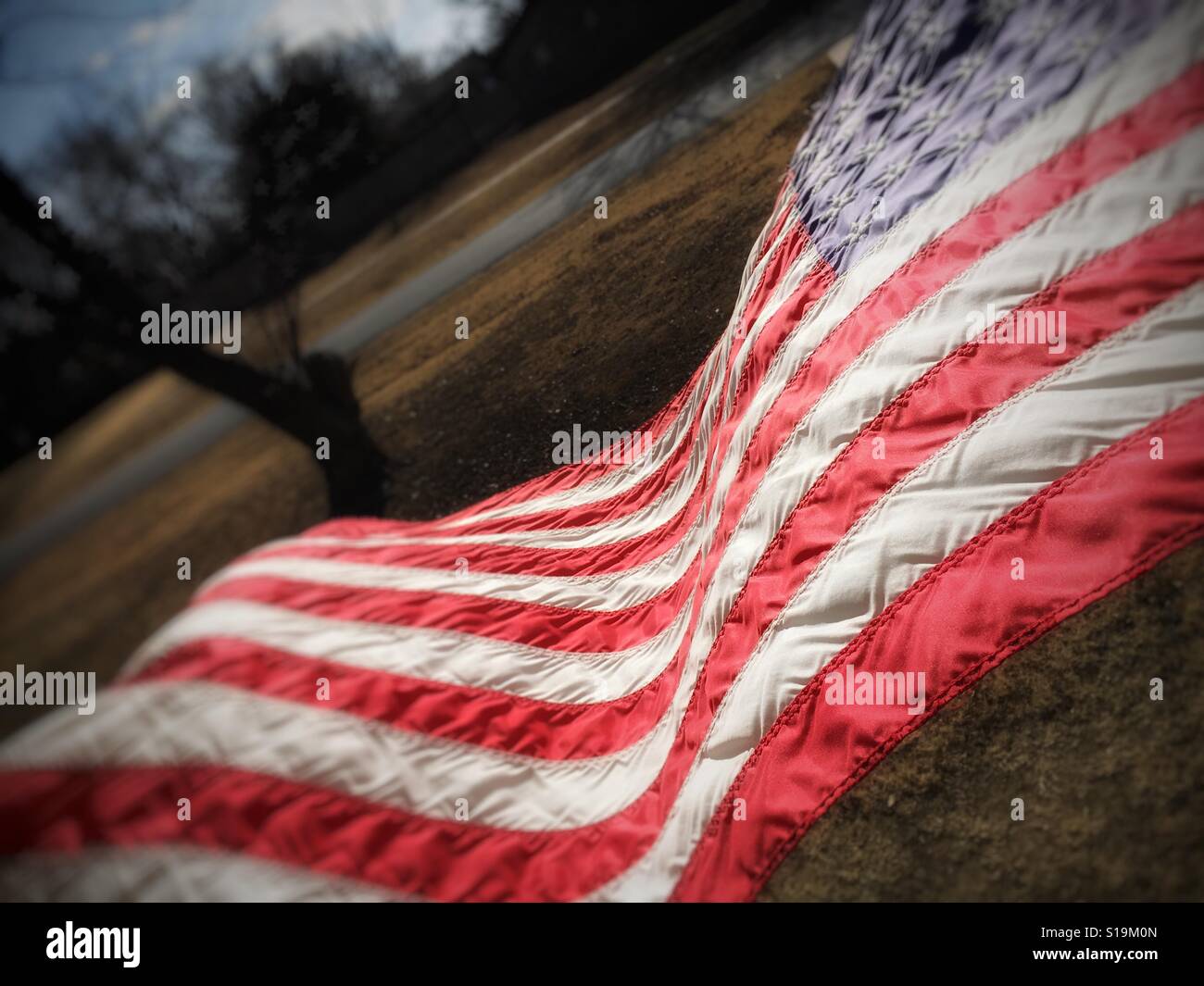 Flapping flag hi-res stock photography and images - Alamy