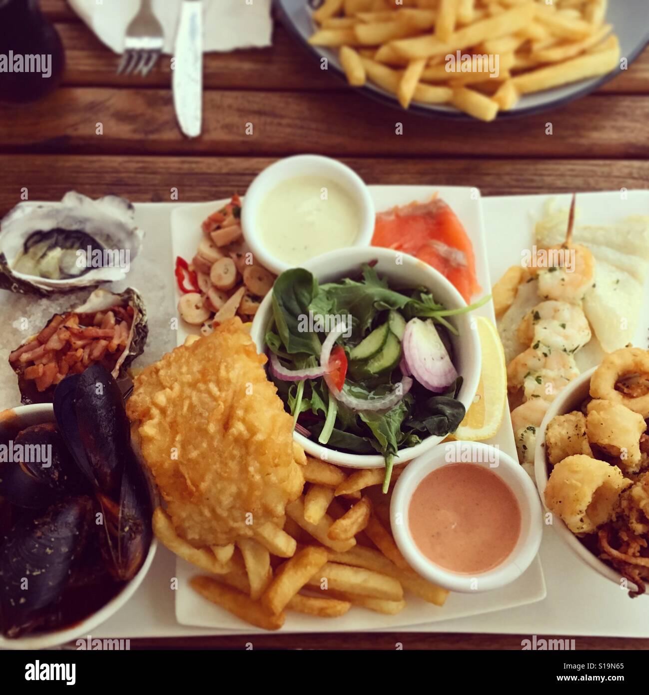 Fried seafood platter hi-res stock photography and images - Alamy