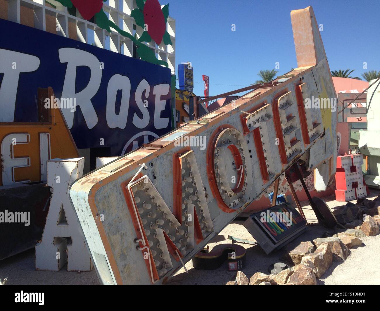 Motel neon sign hi-res stock photography and images - Alamy