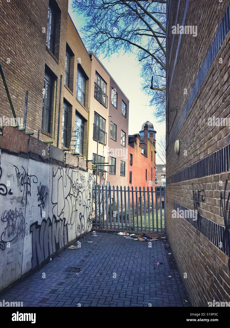 A backstreet alley in East London Stock Photo - Alamy