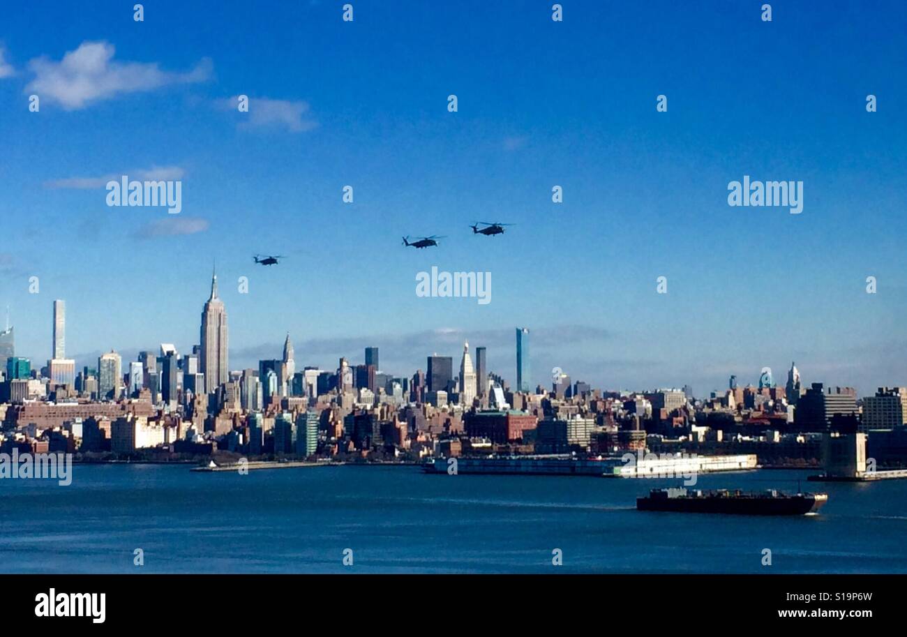 Nyc flyover hi-res stock photography and images - Alamy