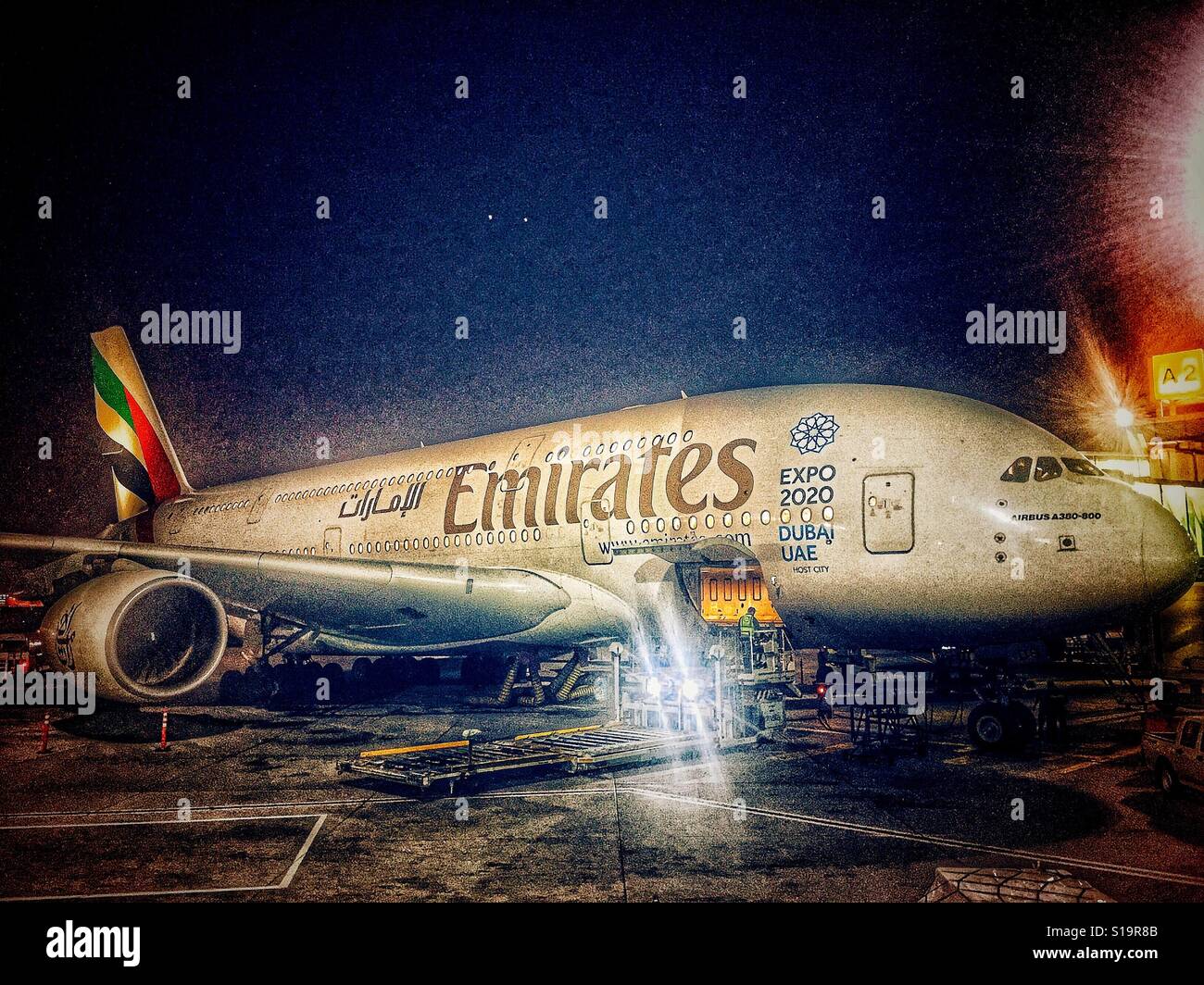 Emirates airline plane hi-res stock photography and images - Alamy