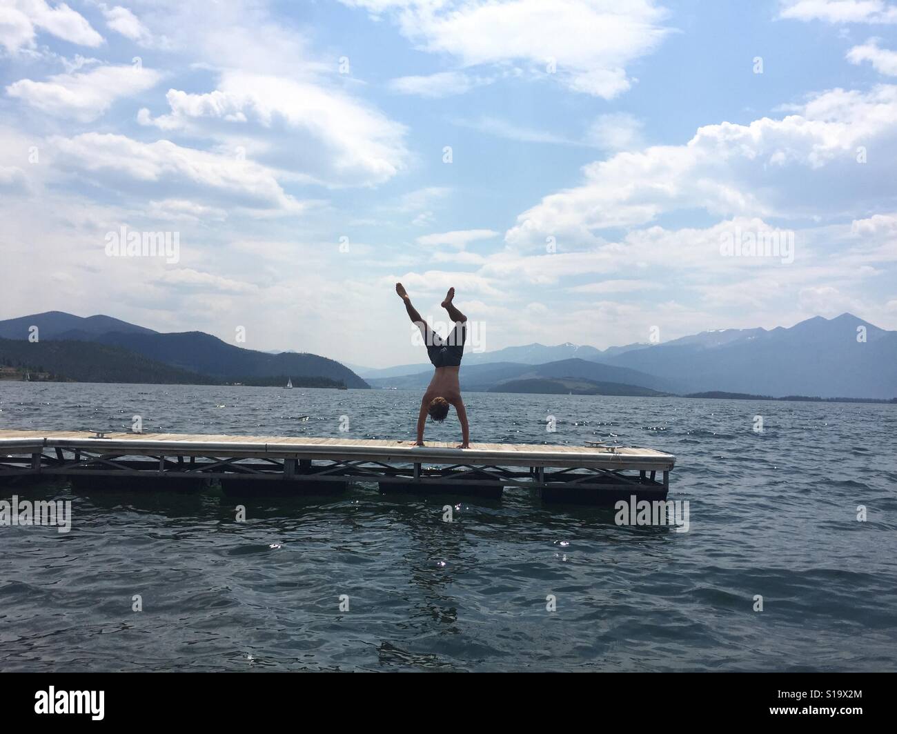Water handstand hi-res stock photography and images - Alamy