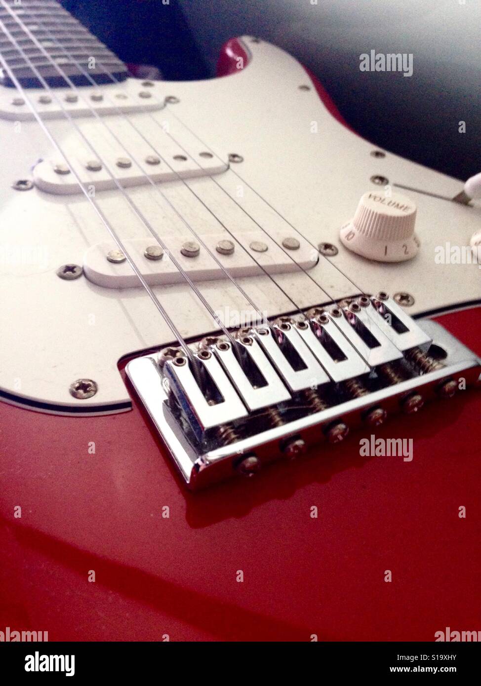 Red electric guitar hi-res stock photography and images - Alamy