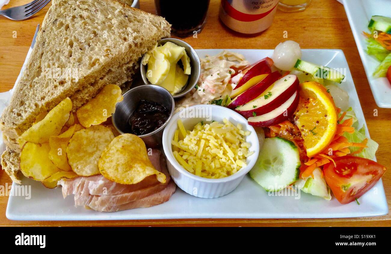 British pub lunch hi-res stock photography and images - Alamy