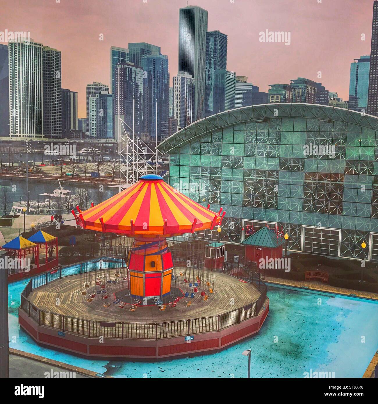 Chicago skyline from ferris wheel navy pier hi-res stock photography ...