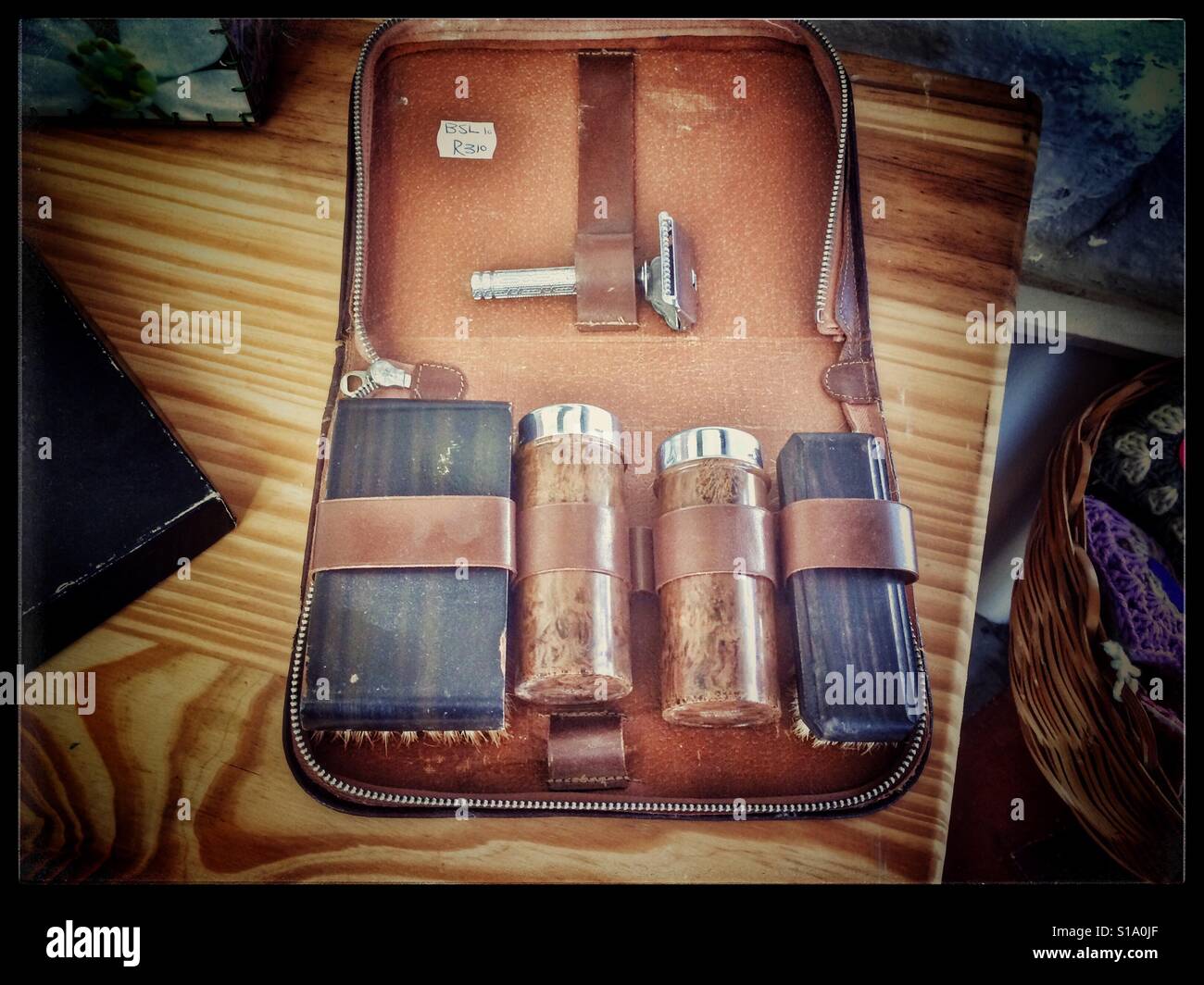 Old fashioned shaving kit Stock Photo - Alamy