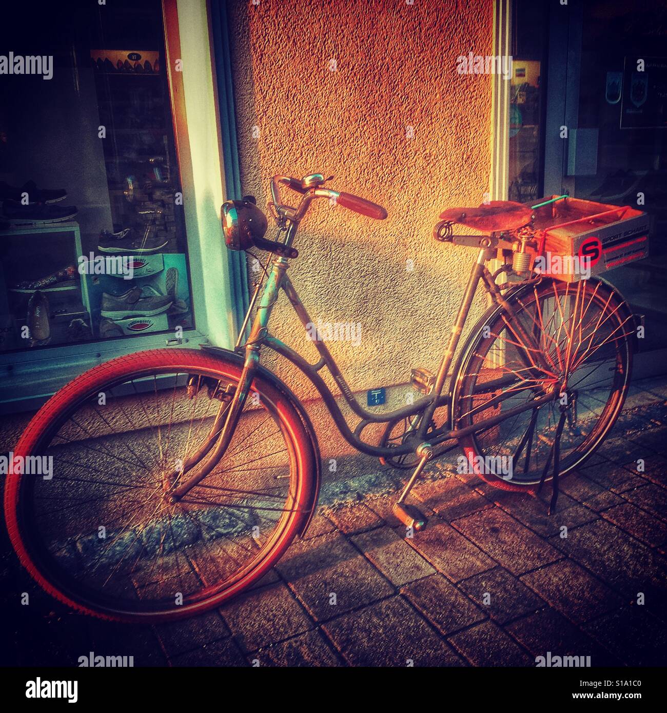 Retro bikes hi-res stock photography and images - Alamy