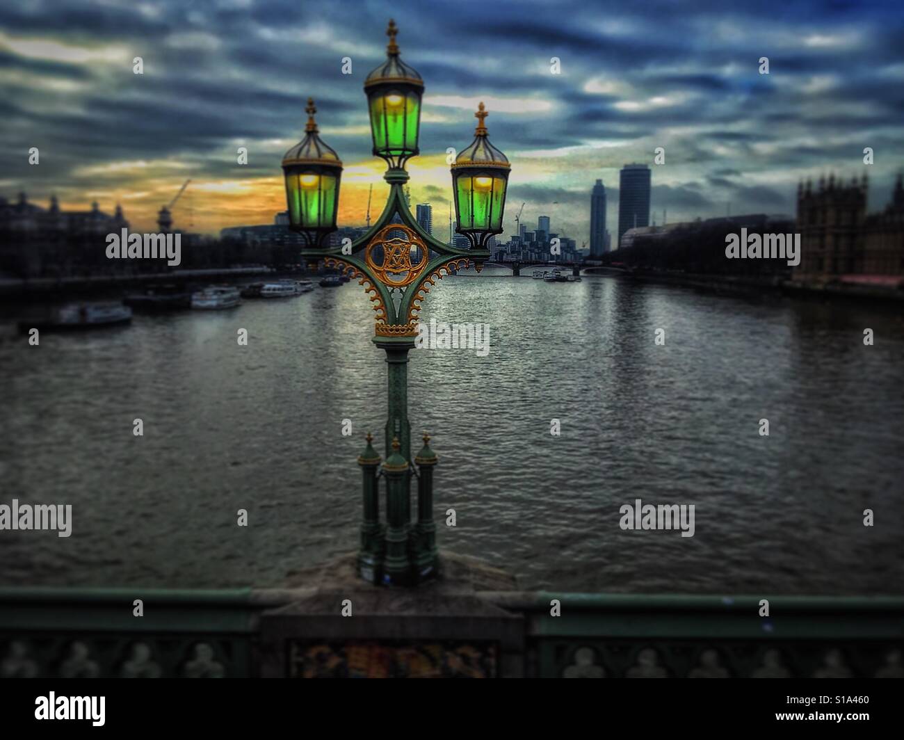 Lamppost on Westminster bridge Stock Photo - Alamy