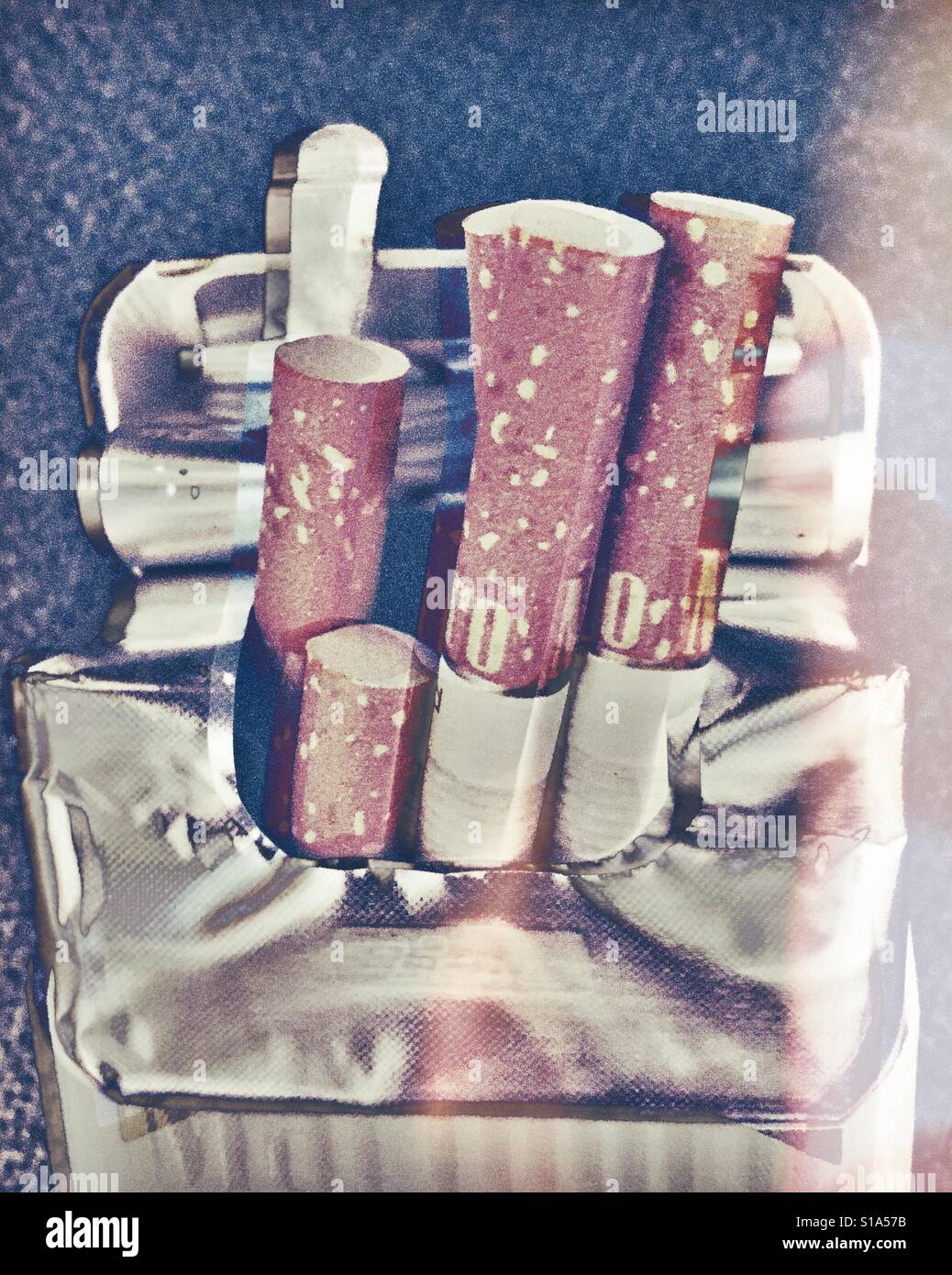 Marlboro gold hi-res stock photography and images - Alamy